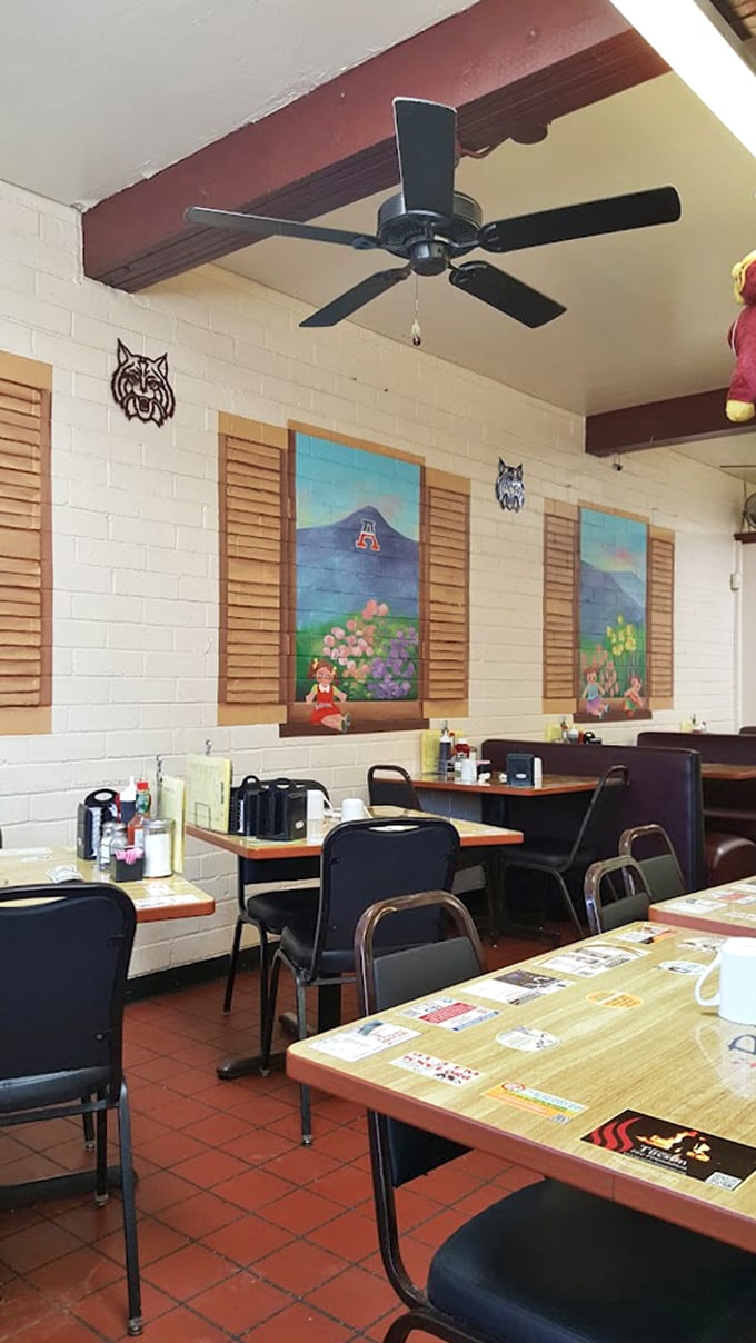 Diner décor that hasn't changed since Johnny Carson was on TV, and that's exactly why we love it. Those painted murals tell stories between bites.