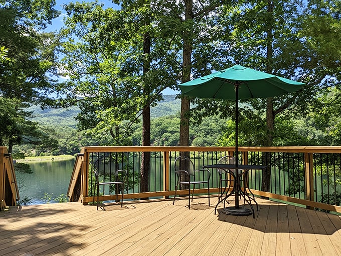 Coffee with a view that no café in Manhattan could ever compete with. This deck turns breakfast into a five-star experience.
