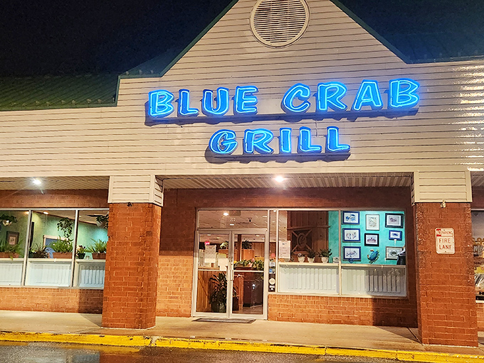 Who says great crab has to come from the coast? Newark's Blue Crab begs to differ. 