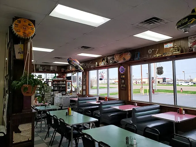 Retro-cool without trying—mint green tables, pink booths, and enough Route 66 memorabilia to make a history professor giddy with documentary potential.