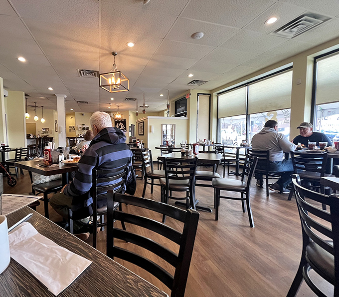 Bright, airy, and inviting – the dining room feels like that friend's house where you always somehow end up staying three hours longer than planned.