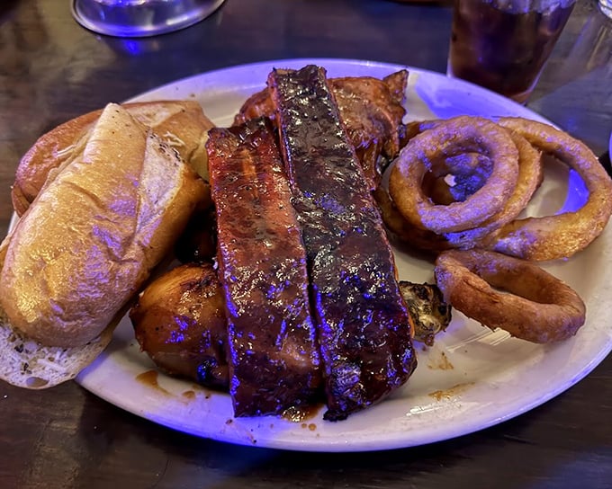 Ribs and onion rings having a moment together – the Bogart and Bacall of barbecue plates.