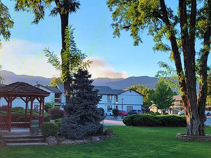 The Best Western Miner's Inn garden gazebo offers a quiet moment amid your travels. Those mountains in the background are the screensaver California dreams about.