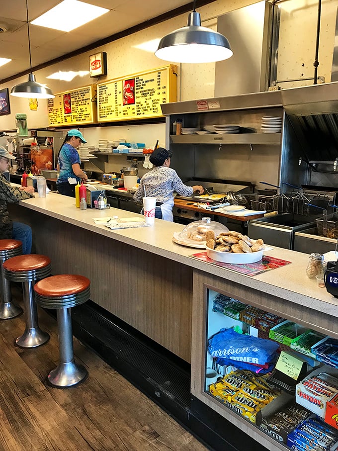 Behind every great diner is a kitchen crew who can dance the breakfast ballet – flipping, stirring, and serving with the precision of seasoned choreographers.