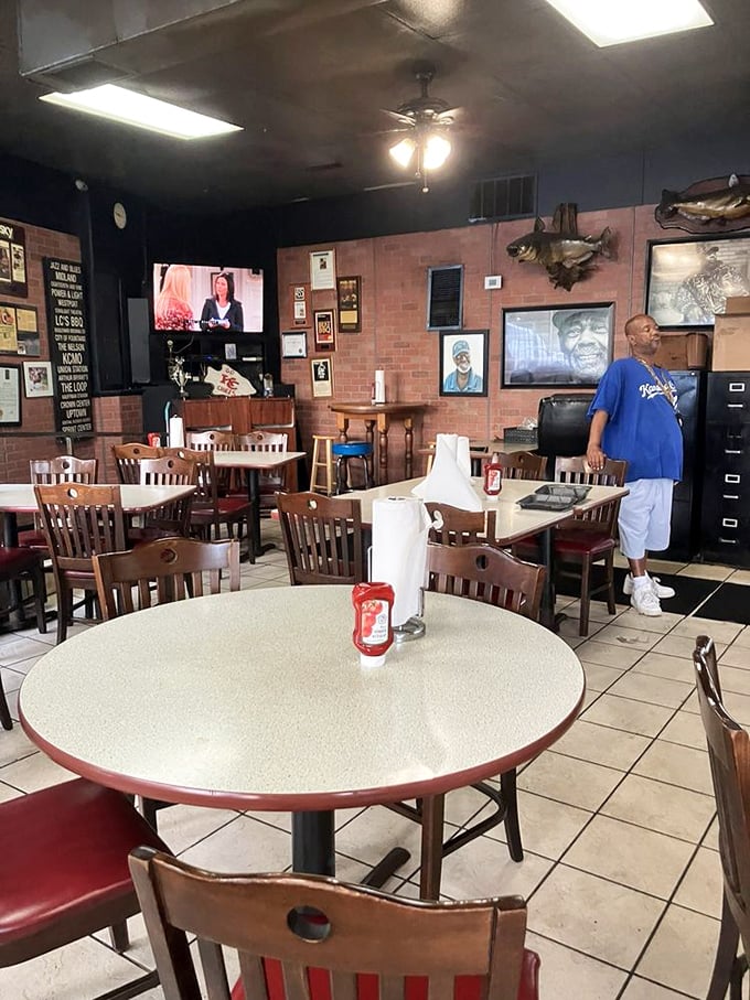 The dining room's décor tells stories of barbecue glory past and present. Those mounted fish seem to be eyeing everyone's plates.