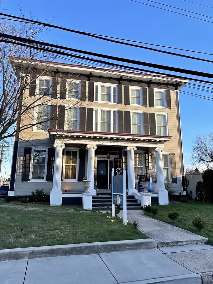 This historic building now houses one of Smyrna's charming cafés, where breakfast becomes an event worth getting up early for.