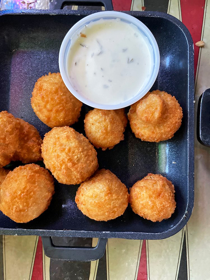 Crispy fried mushrooms with creamy dip – proof that vegetarians can have just as much fun at a tavern.