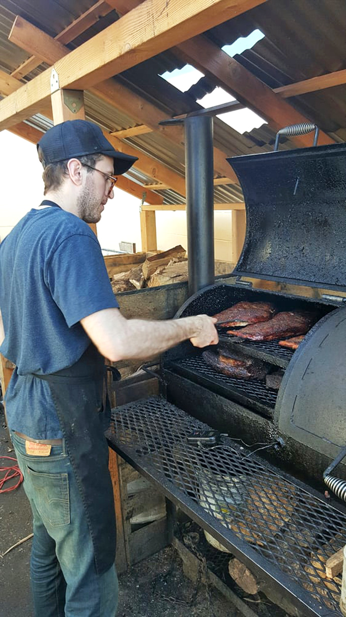 The pitmaster's dance—a carefully choreographed ritual of timing, temperature, and touch. This is where science meets soulful cooking.