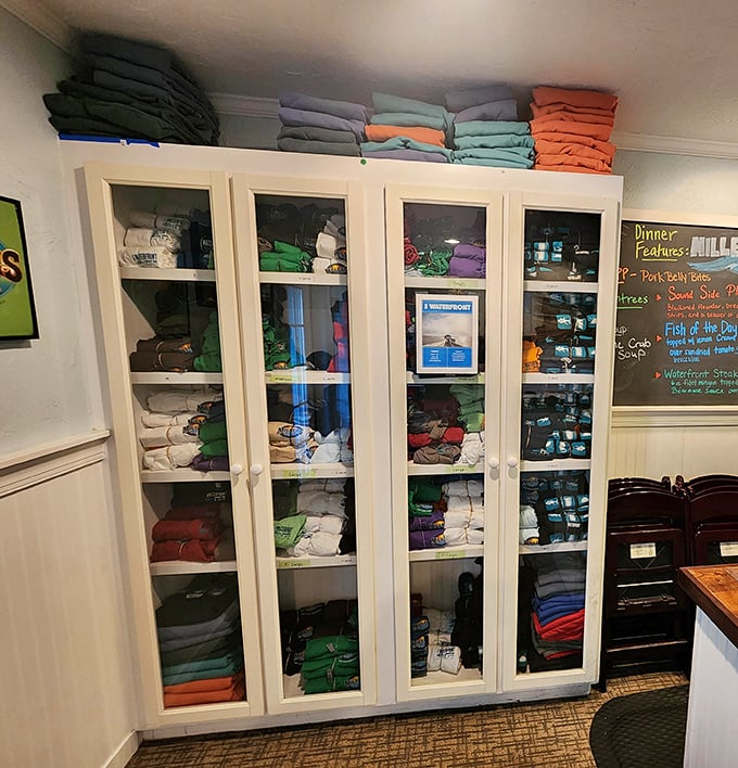 Even the merchandise display feels nautical – like the well-organized closet of someone who lives their best coastal life.