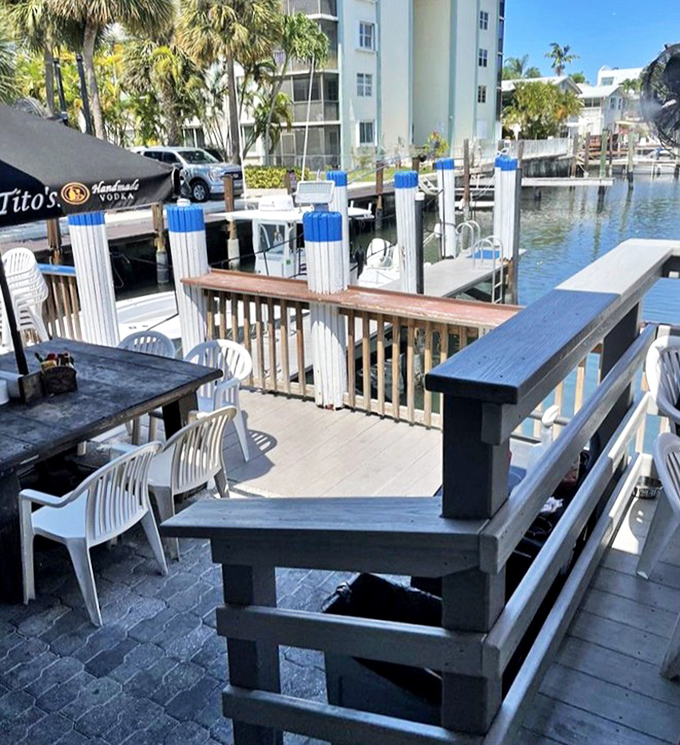 Waterfront dining that reminds you why people move to Florida in the first place—boats, breezes, and beautiful views.