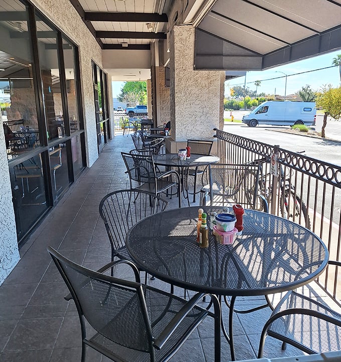 Arizona sunshine and outdoor dining—a combination as perfect as the coffee and pie waiting for you inside.