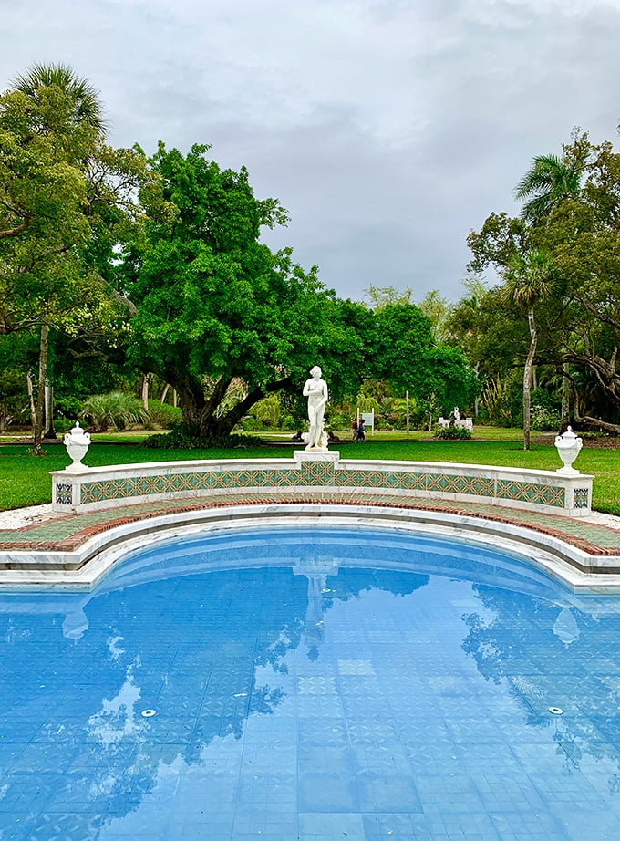 This elegant pool area combines classical statuary with Florida sunshine—Poseidon himself would approve of this aquatic retreat.