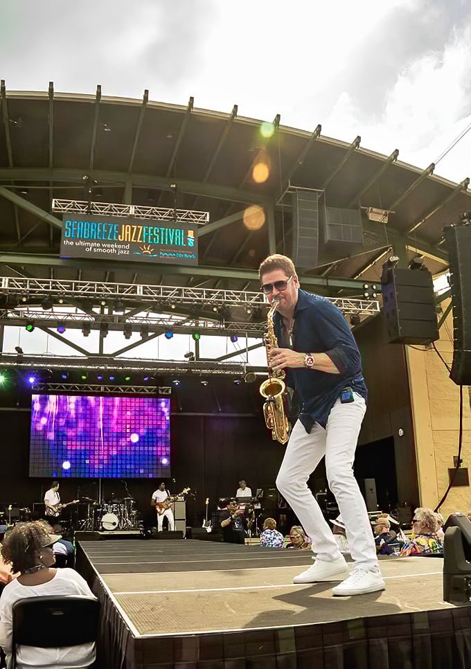 The Seabreeze Jazz Festival delivers smooth notes and smoother vibes – where musicians and audience alike dress for comfort rather than Instagram.