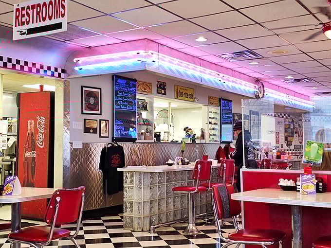 The counter area looks like it was plucked straight from "Happy Days," where you half expect Fonzie to walk in and give it the famous thumbs-up.