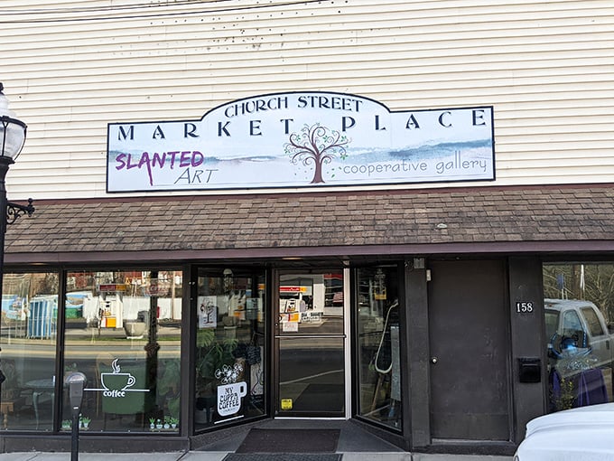 Local artists gather at this cooperative gallery where creativity flows as freely as good conversation.