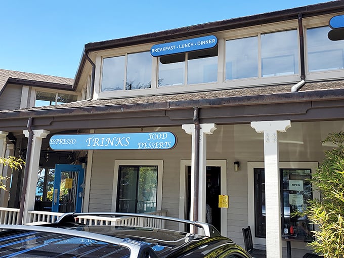 Trinks Cafe – where locals and visitors alike discover that ocean views make everything on your plate taste better.