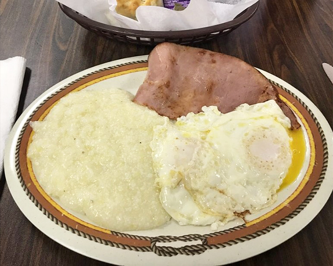 Eggs, grits, and ham – the holy trinity of Southern breakfast that proves simplicity is the ultimate sophistication.