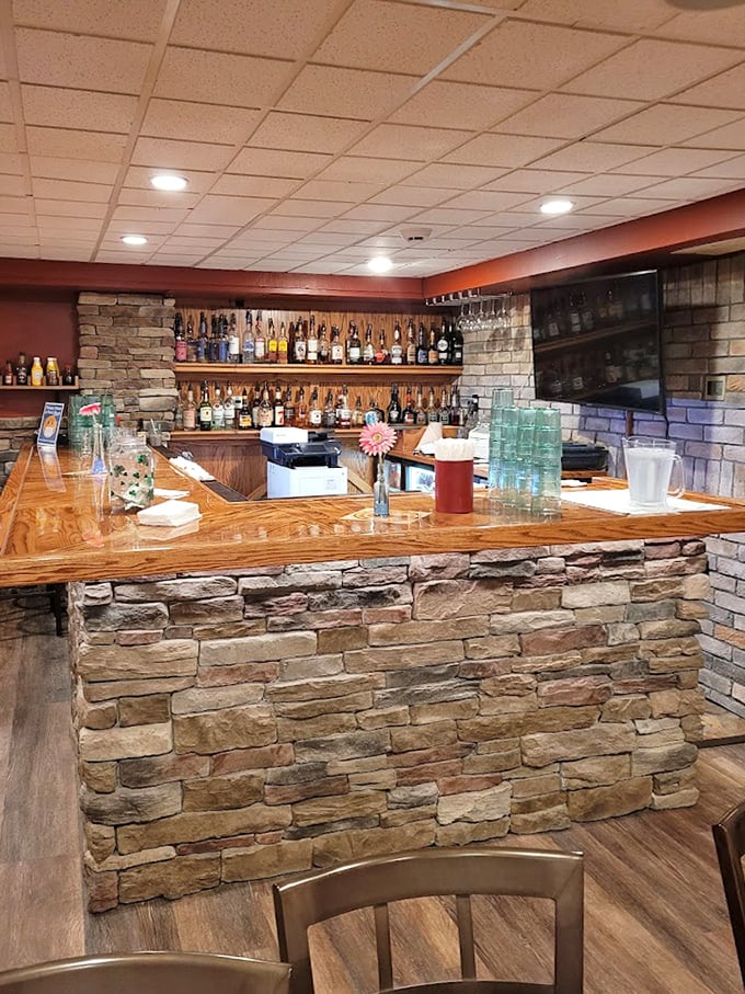 Behind this impressive bar, drinks flow as freely as the conversations between friends and friendly strangers.