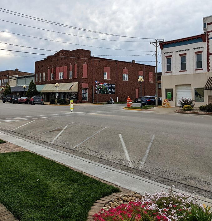 Small-town charm with big-town ambitions – literally reaching for the sky one giant object at a time.