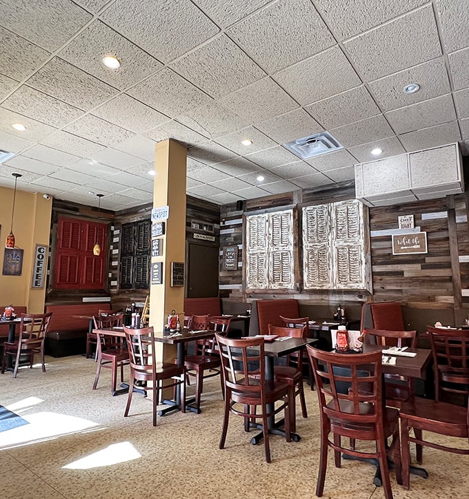 Spacious dining room with vintage touches and modern comfort – breakfast theater at its finest performance.