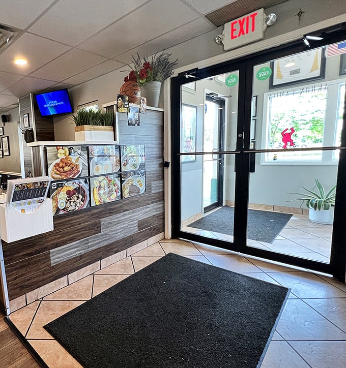 The entrance welcomes you with food photos that serve as both menu and promise of satisfaction to come.