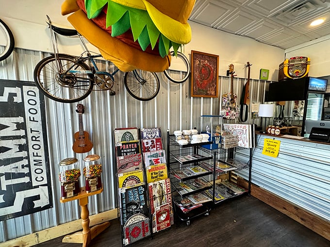 A bicycle suspended from the ceiling and that giant burger hat – quirky décor that matches the food's personality.