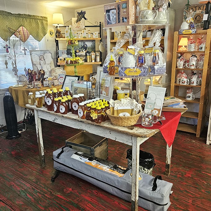 Honey, jams, and Southern souvenirs that let you take a taste of Juliette home. These aren't just mementos—they're edible postcards from Georgia.