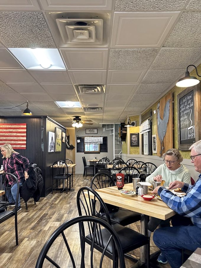 Where breakfast dreams come true—simple tables, American flag decor, and diners who know they've found the real deal in Branson.
