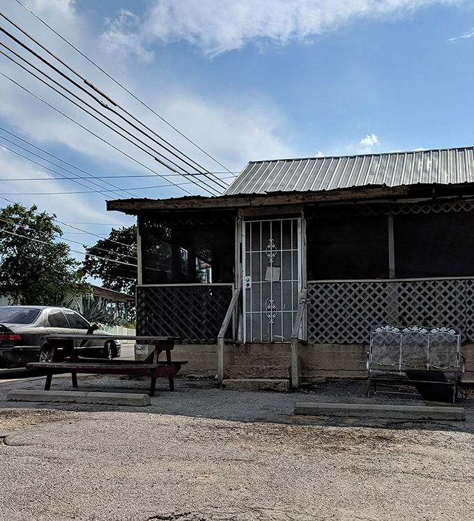 The outdoor seating at Sam's isn't about the ambiance—it's about getting that smoky treasure from the tray to your mouth with minimal delay.