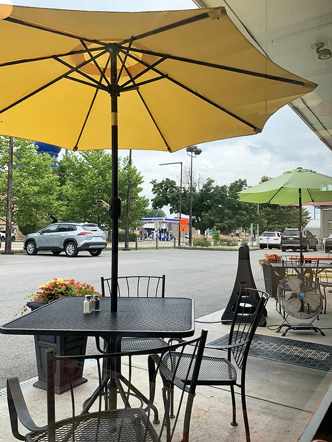 Outdoor seating where you can watch Carnegie go by while protected by cheerful umbrellas – breakfast and a show.
