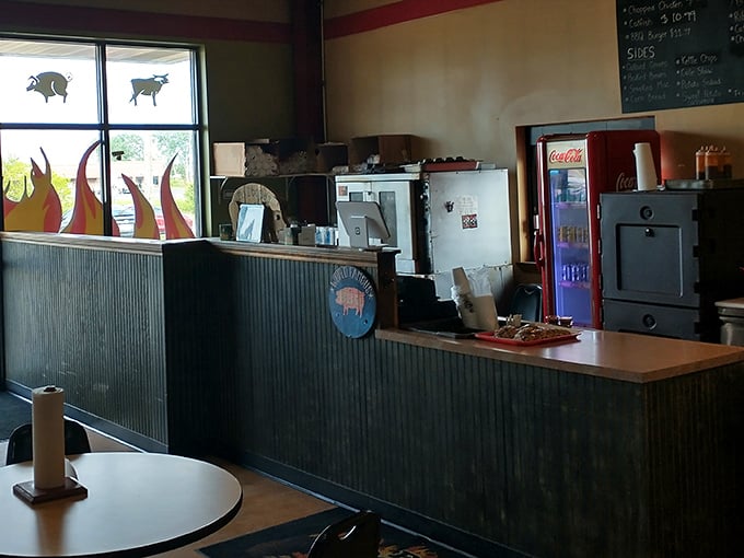 The counter setup keeps things moving efficiently, because nobody likes waiting when BBQ calls.