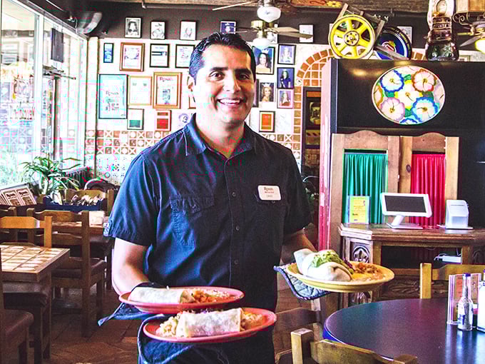 Service with a smile and three perfectly balanced plates. This is the food equivalent of a magic trick—making multiple dishes appear simultaneously, all piping hot.