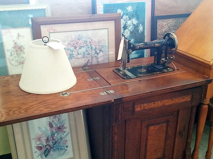 This isn't just a sewing machine—it's a piece of American craftsmanship that's survived decades of fashion trends. Singer quality never goes out of style!