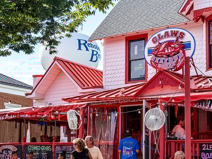 Claws painted itself red like a cooked lobster - truth in advertising at its finest! 