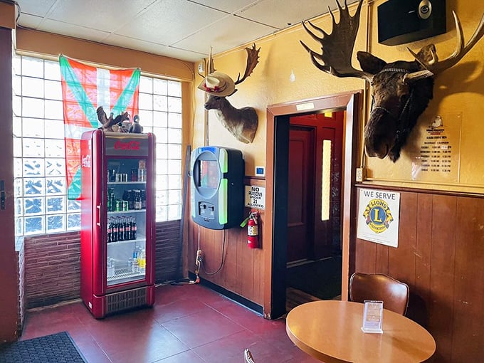 The entrance area's mounted trophies silently testify that you've entered serious carnivore territory – vegetarians, consider yourself warned!
