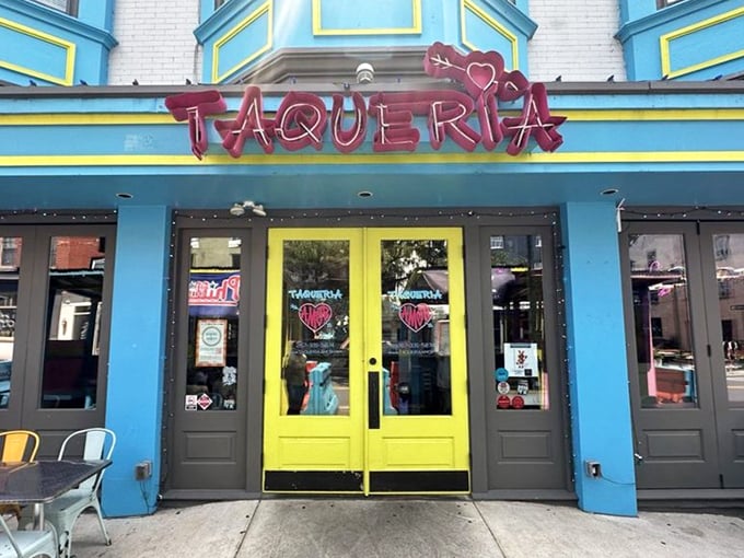 The entrance promises good times with those cheerful yellow doors – like walking into a permanent sunny day.