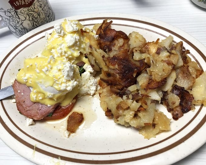 Breakfast innovation meets comfort food – a Benedict variation featuring ham and perfectly cooked potatoes that would make any brunch enthusiast swoon.