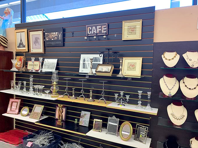 Home décor that spans eras and aesthetics. That "CAFÉ" sign has probably inspired more kitchen renovations than all of HGTV combined.