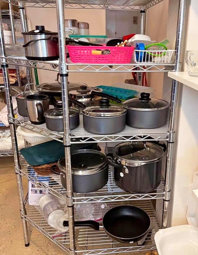 Amateur chefs and kitchen gadget collectors, take note! These barely-used pots and pans are ready for their culinary close-up.