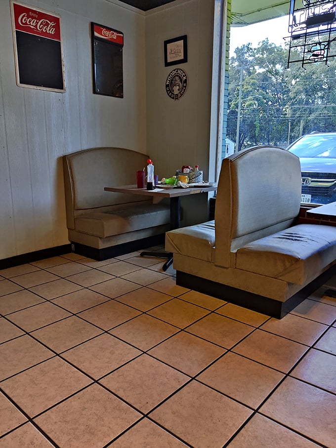 Classic diner booths – where countless conversations, first dates, and food epiphanies have unfolded over plates of comfort food excellence.