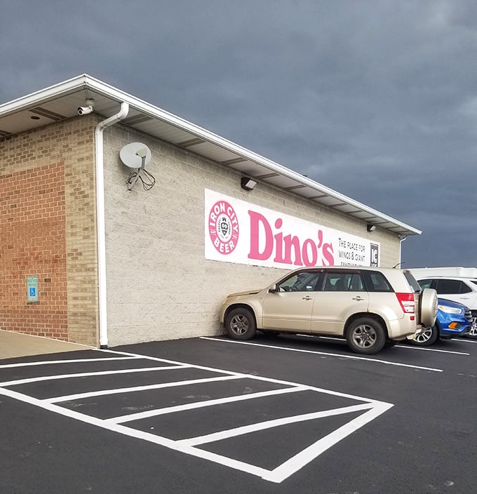 Even the parking lot speaks volumes – cars gathered like faithful worshippers at the temple of casual dining excellence.