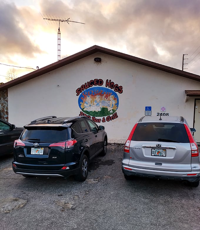 Even the parking lot has a certain charm—cars gathered like hungry pilgrims at a barbecue shrine worth the journey.