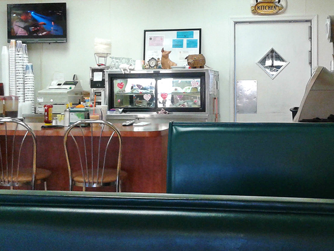 Every great diner needs a dessert display – visual temptation is half the pleasure of saying "Yes, I'll have pie."