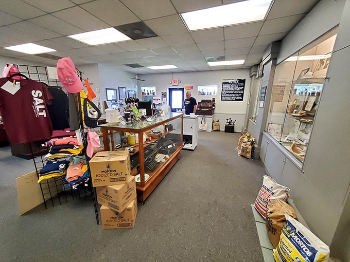 The gift shop offers salty souvenirs for every taste – from practical kitchen accessories to "I licked it and liked it" memorabilia.