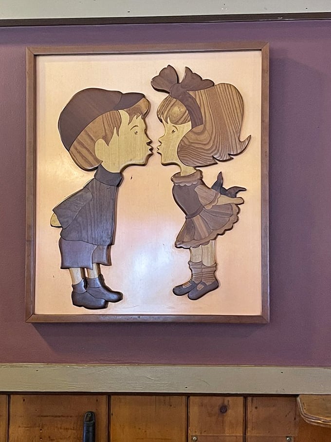 The namesake "Kissin' Cuzzins" wooden art piece explains it all—this place is about bringing people together over food that makes you feel like family.