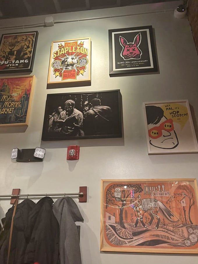 Concert posters adorn the walls, giving diners something to discuss between bites of heavenly chicken and sips of sweet tea.