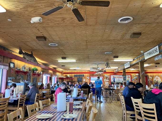 Wooden ceiling fans circulate the aromas of fried catfish and hushpuppies while diners focus on what really matters—the food in front of them.