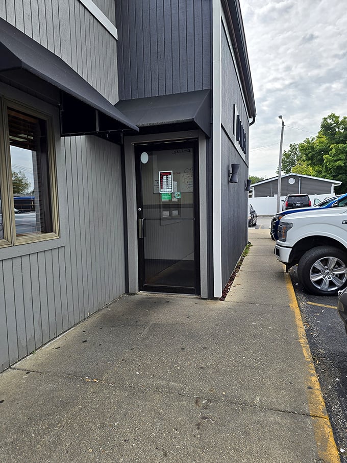 The side entrance – unassuming and practical, like the diner itself. No red carpet, just a straightforward invitation to come in and make yourself at home.