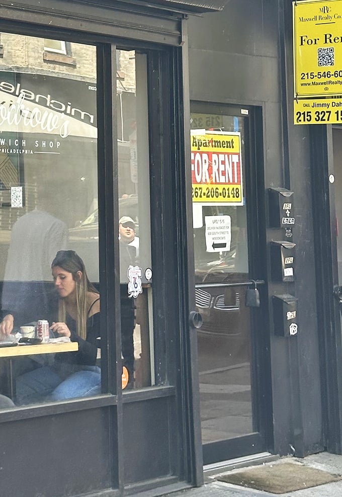 That entrance whispers "come in" while your stomach screams "YES PLEASE" – mixed signals never tasted so good.