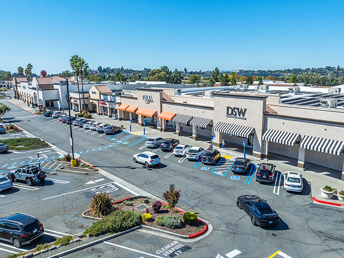Gateway Plaza offers retail therapy without the "I might need therapy after seeing these prices" feeling you get in other Bay Area shopping centers.
